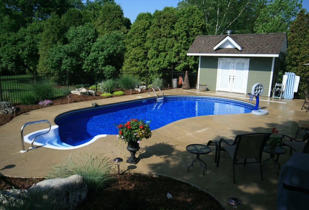 Kidney Shape – Johnson's Pools